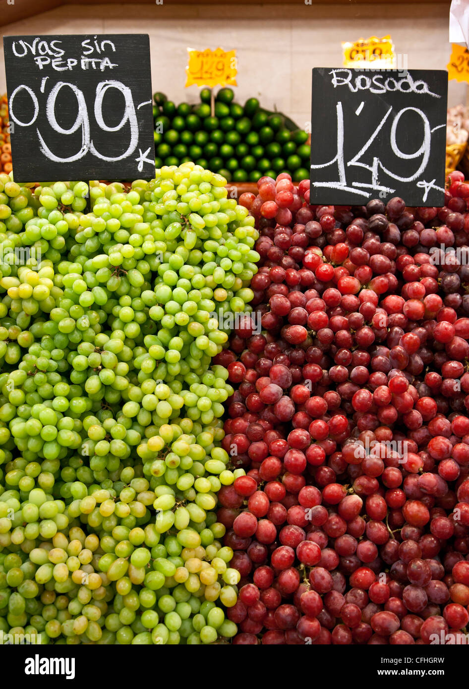 Red grapes spain hi-res stock photography and images - Alamy