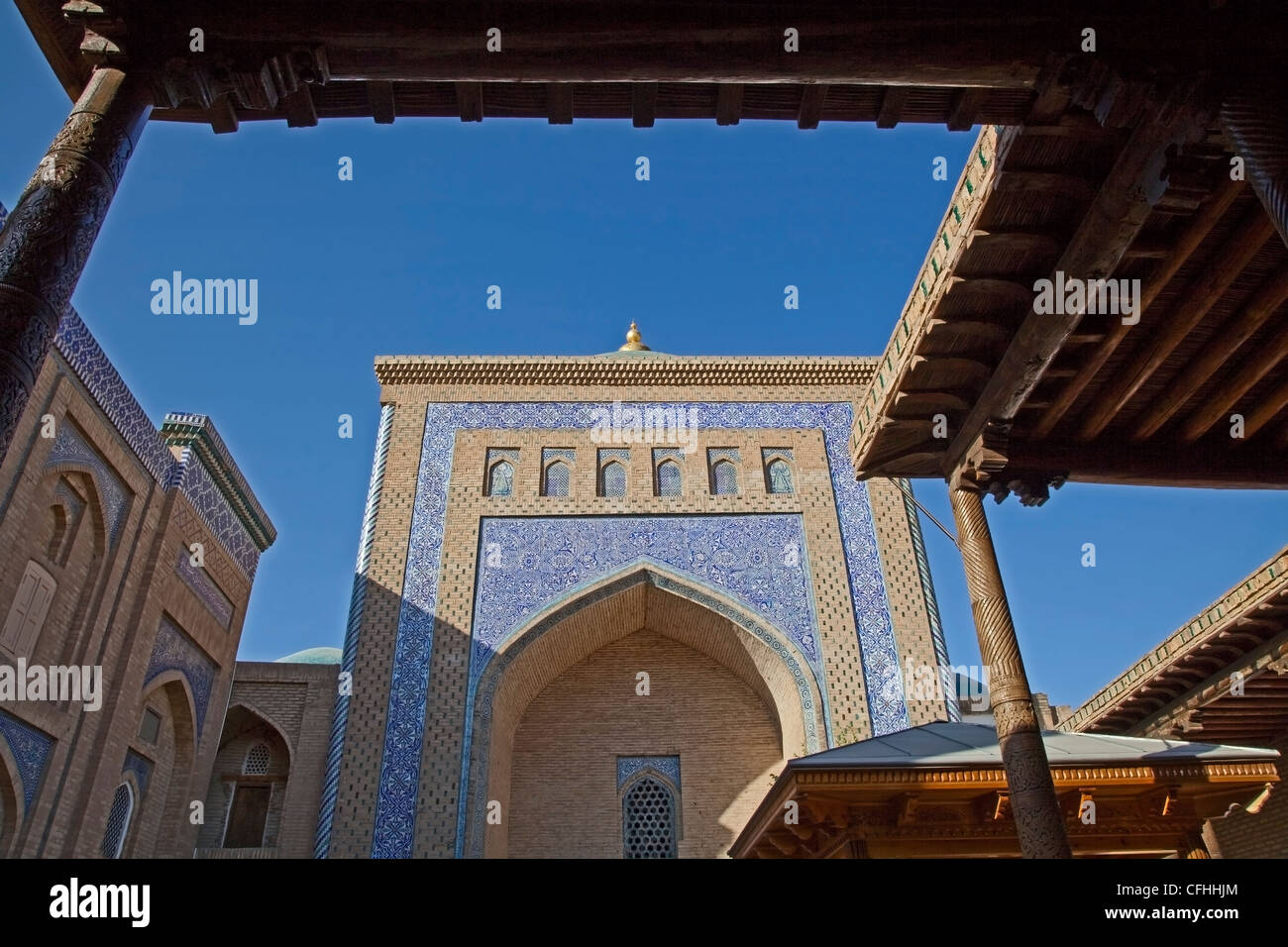 Ancient courtyard hi-res stock photography and images - Alamy