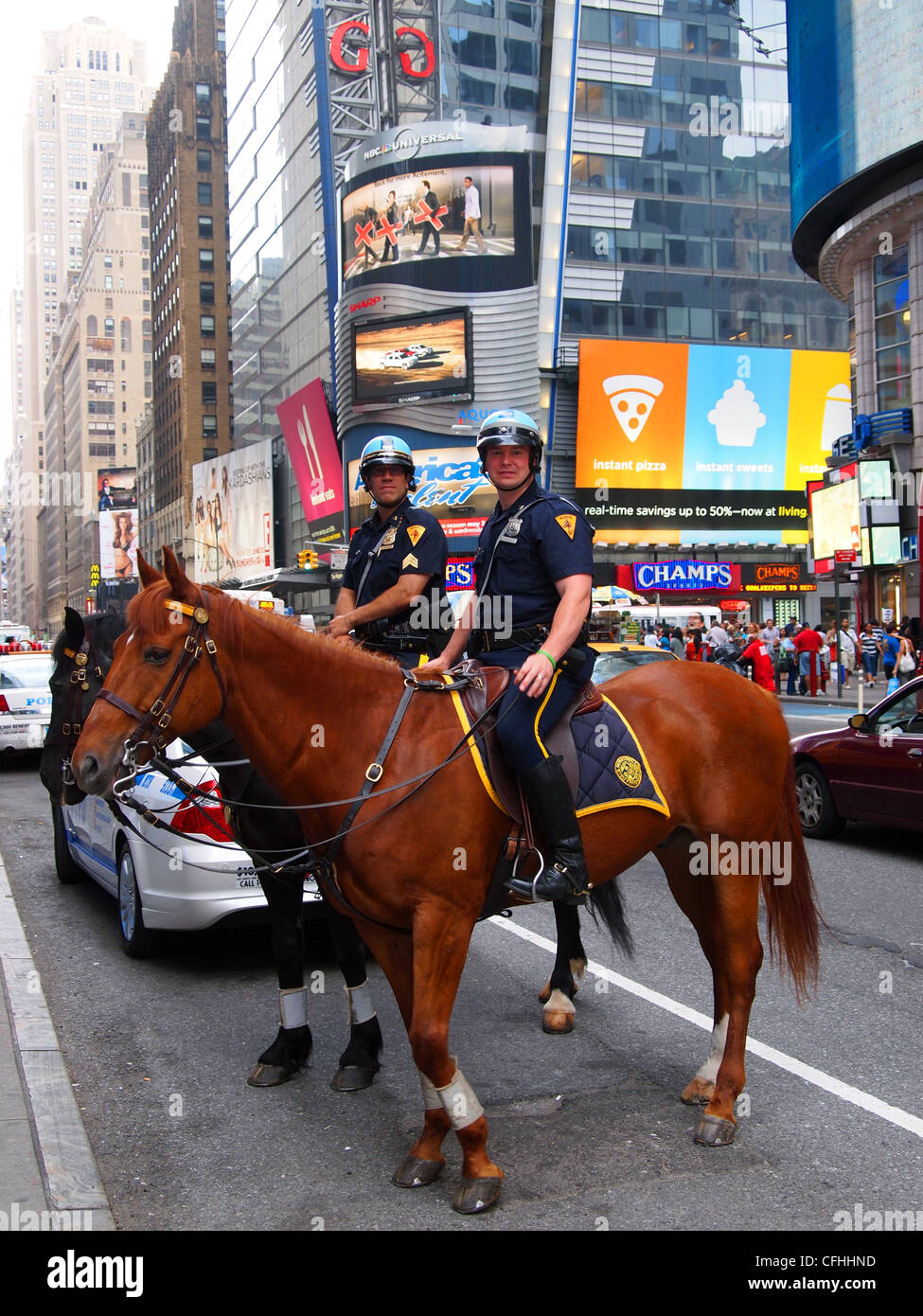 Nypd horseback police hi-res stock photography and images - Alamy