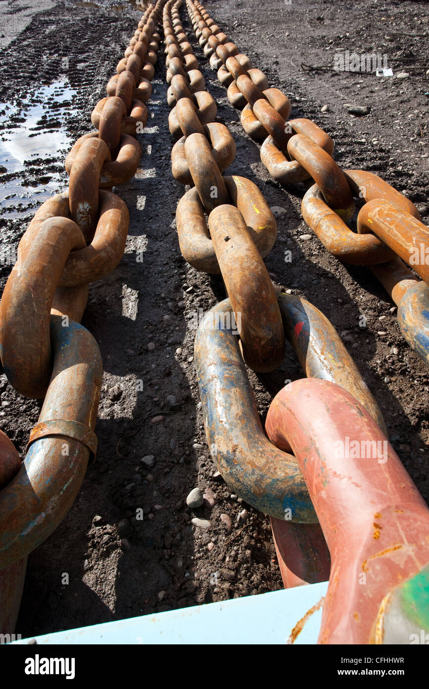 Mooring and Anchoring chains used in oil exploration marine industry ...