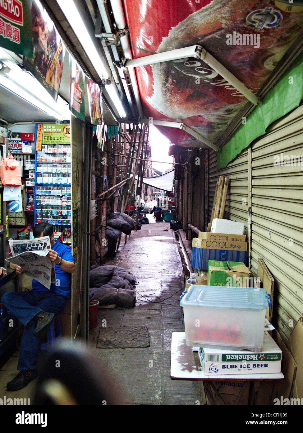 News paper stall hi-res stock photography and images - Alamy