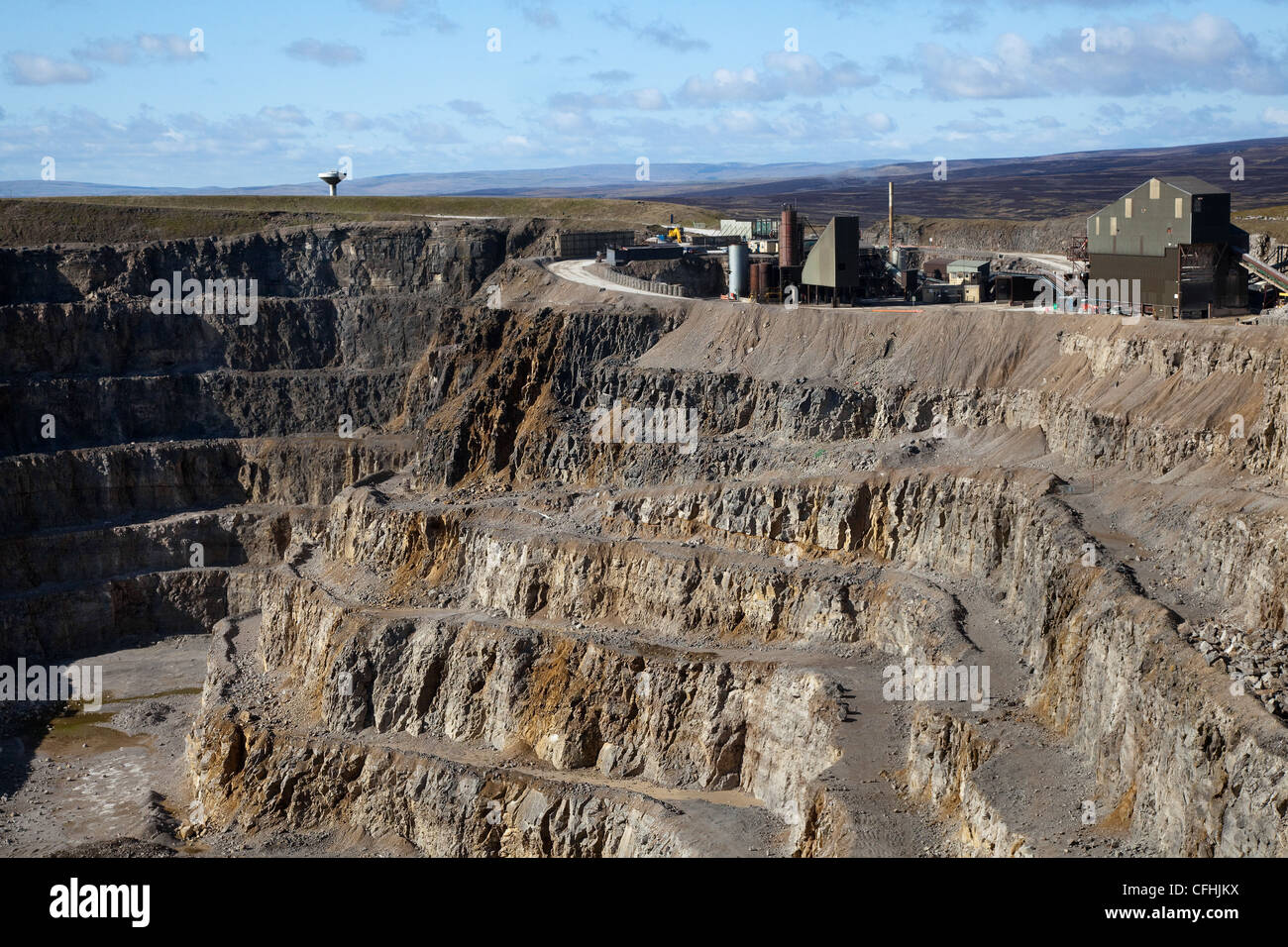 Limestone quarrying operation hi-res stock photography and images - Alamy