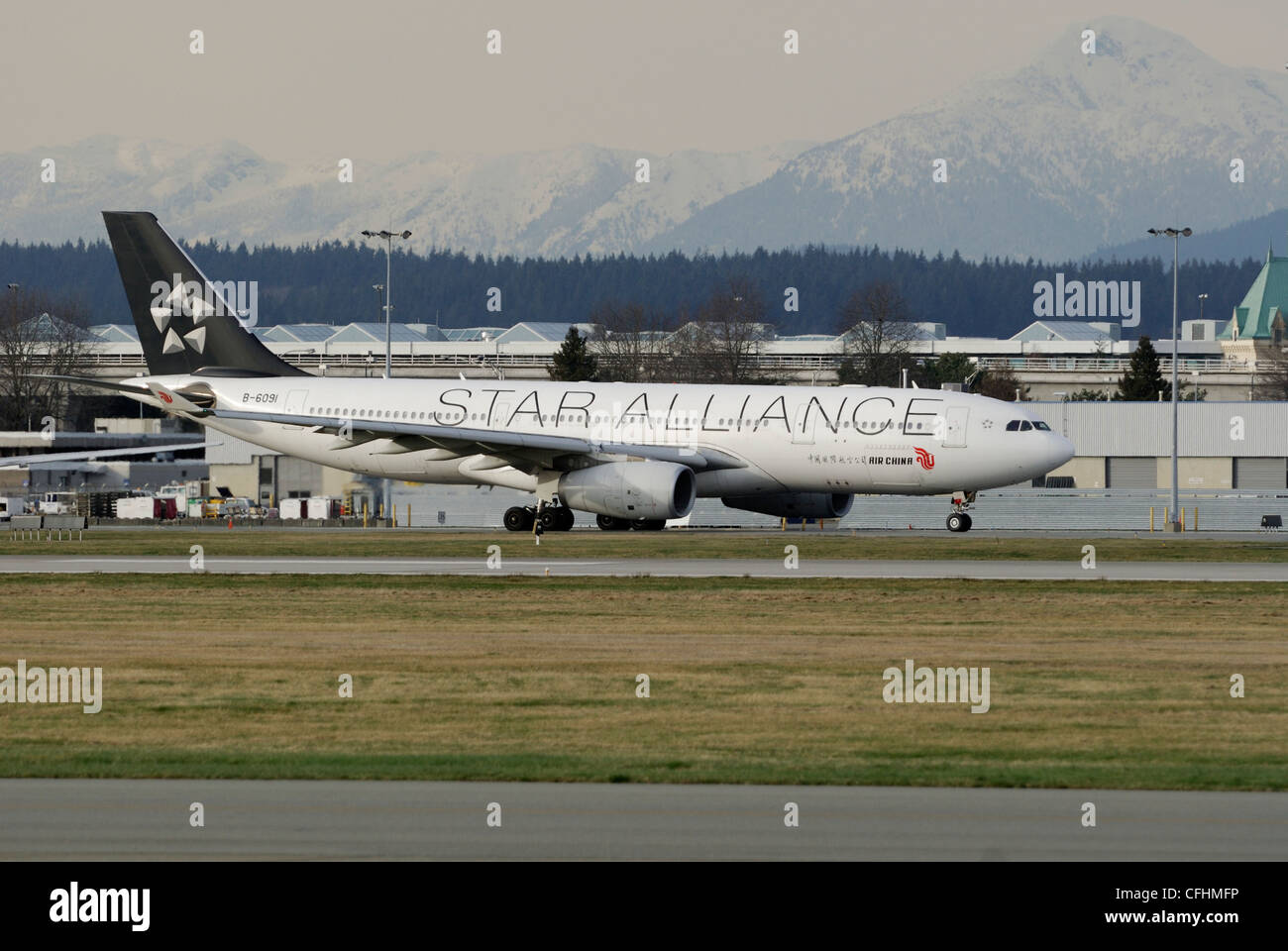 Air China B-6091 Air Bus A330-243 taxing down Vancouver International ...