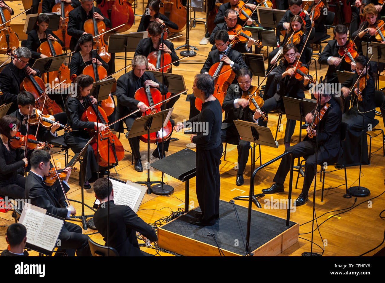 Classical orchestra hi-res stock photography and images - Alamy