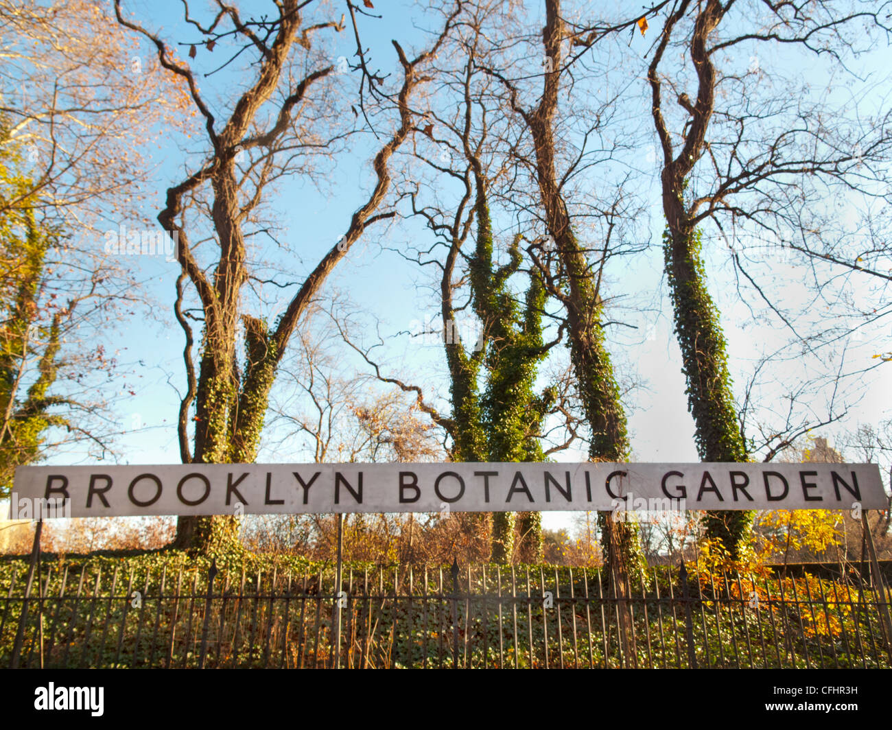 Crown heights sign hi-res stock photography and images - Alamy