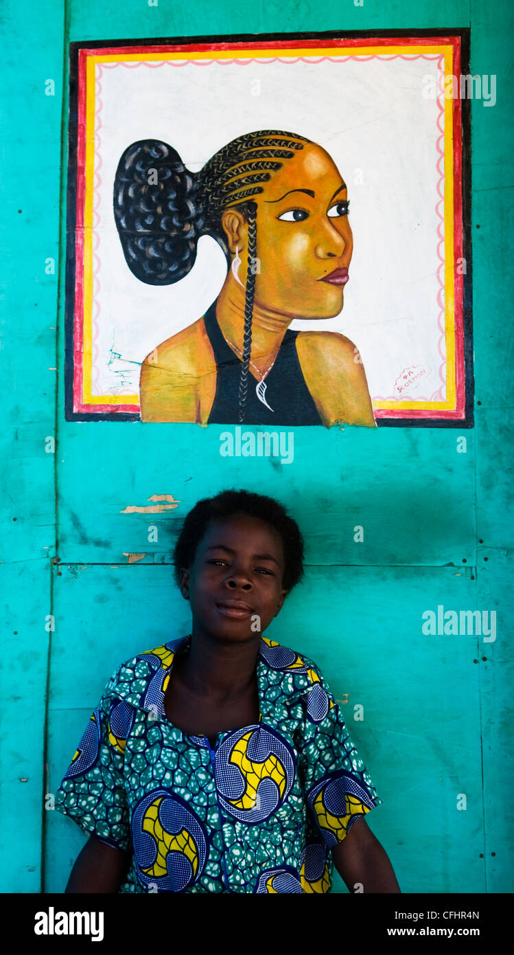 African saloon hairstyle togo woman hi-res stock photography and images ...