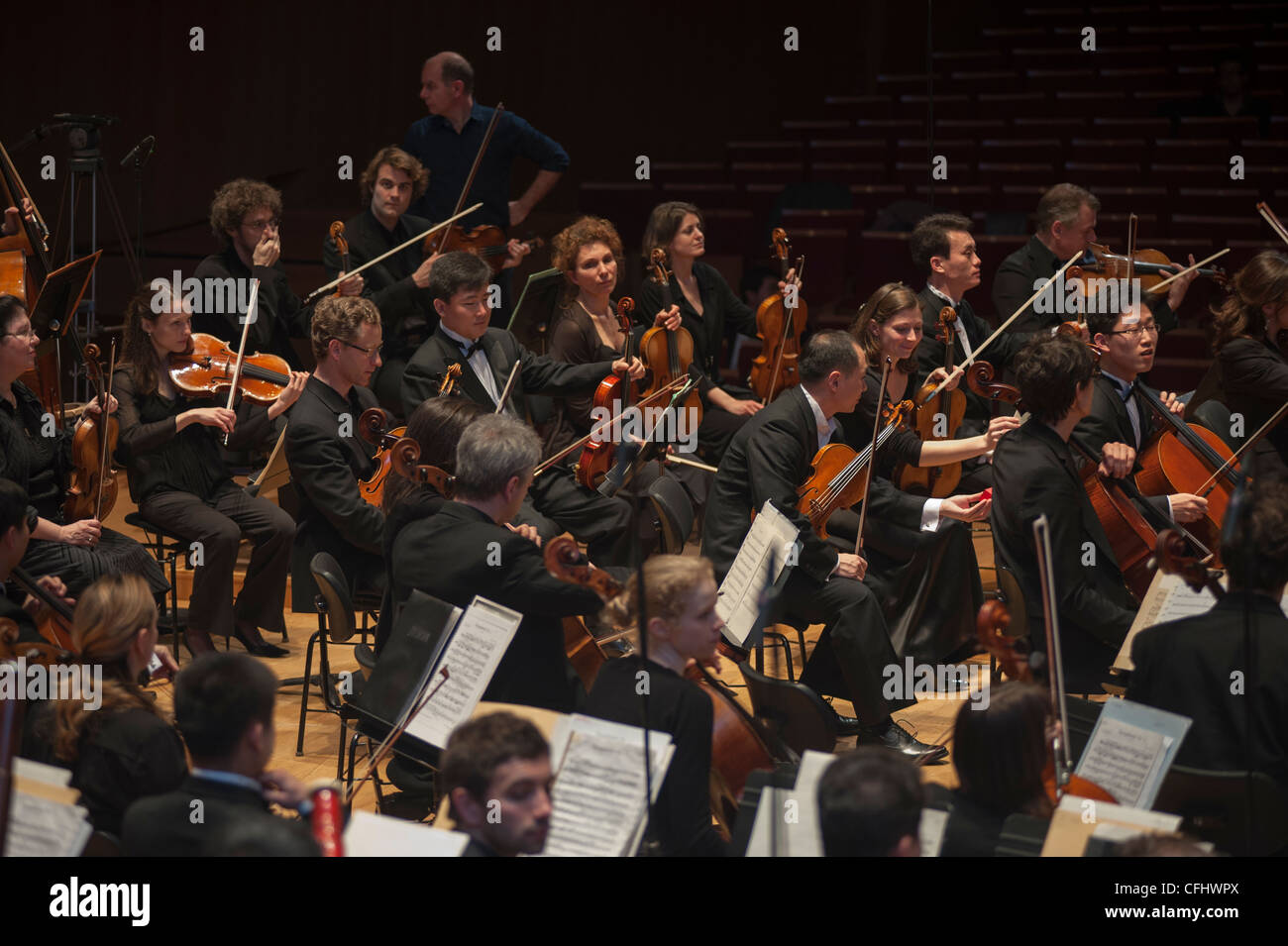 South korean symphony orchestra hi-res stock photography and images - Alamy