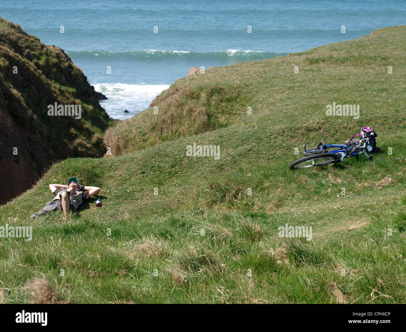 Coast path cornwall bicycle hi-res stock photography and images - Alamy