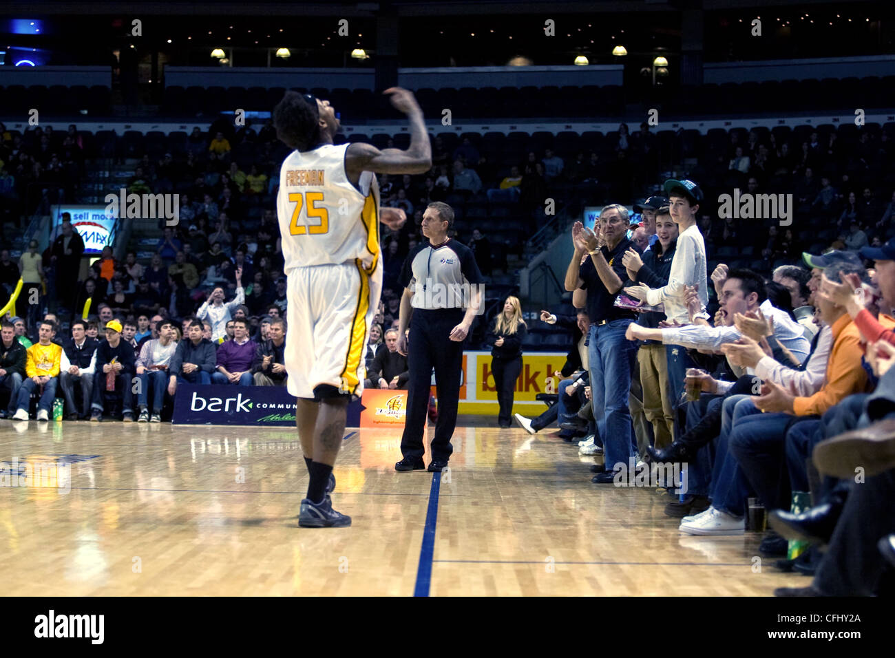 The London Lightning defeated the Saint John Mill Rats in the first ...