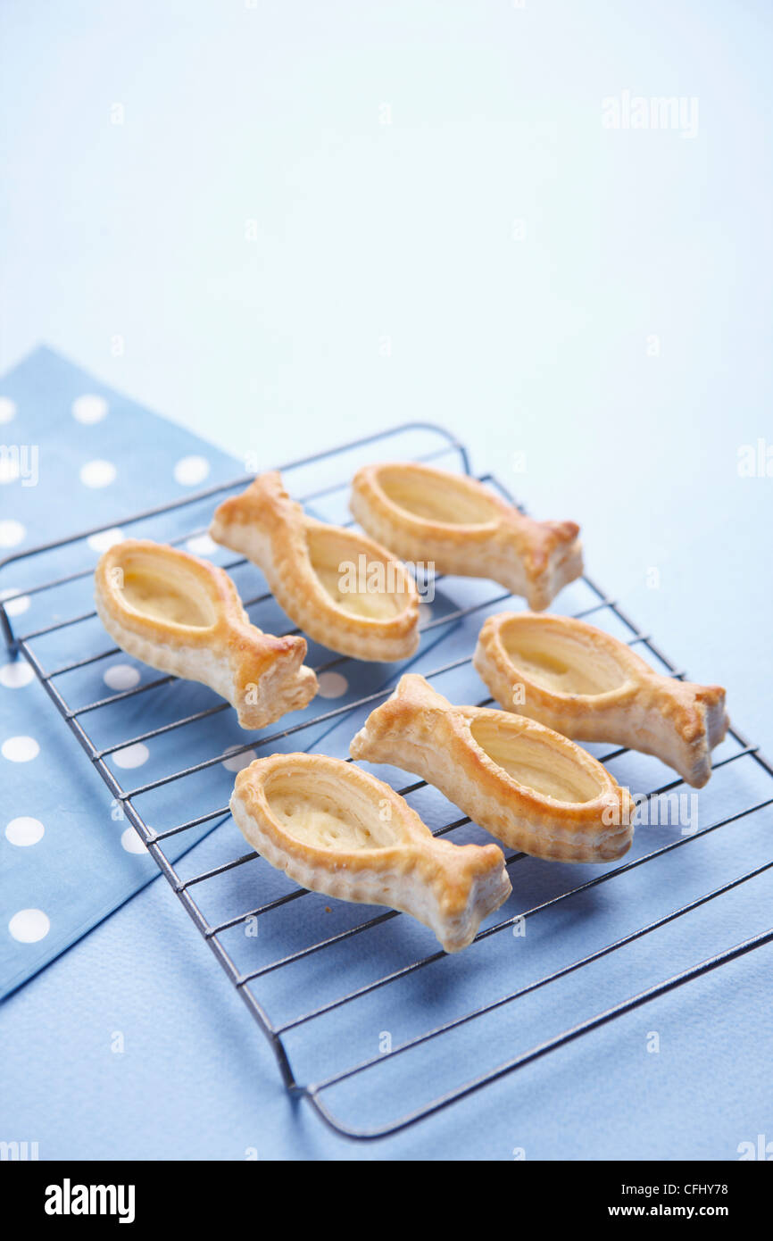 The fish shaped cookie on the baking ware Stock Photo - Alamy