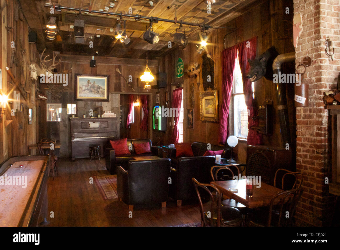 Saloon bar hi-res stock photography and images - Alamy