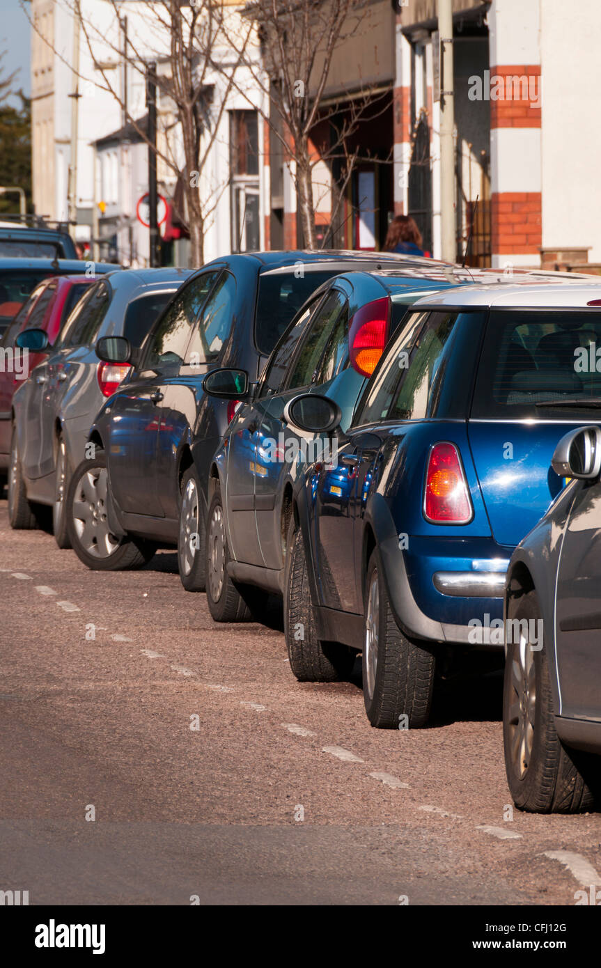 Busy street cars europe hi-res stock photography and images - Alamy