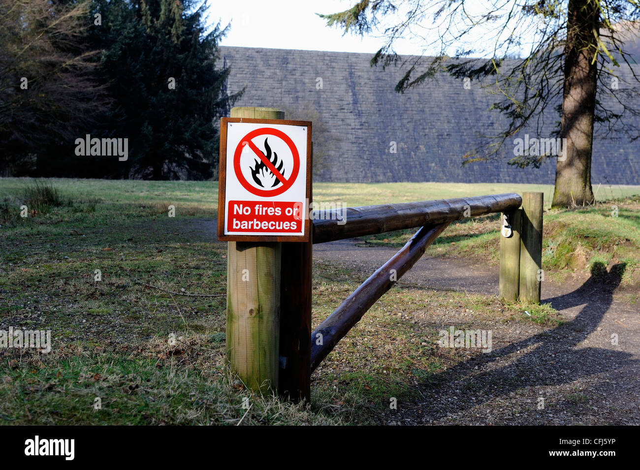 no fires or barbecues sign derwent dam derbyshire england uk Stock ...