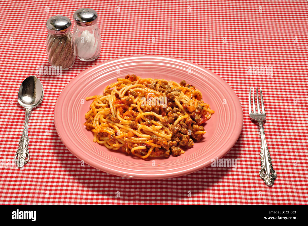 Full plate spaghetti pasta tomato hi-res stock photography and images ...