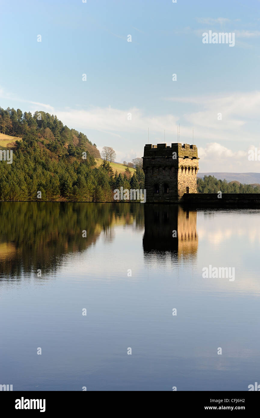 Derwent dam derwent reservoir derbyshire hi-res stock photography and ...