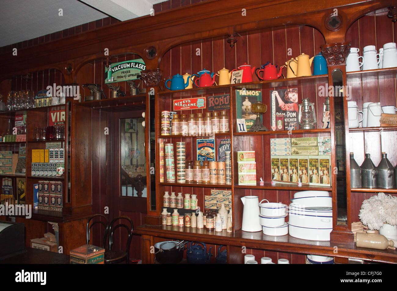 Old fashioned grocery shop hi-res stock photography and images - Alamy