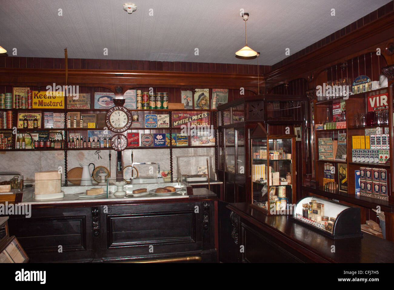 Early 1900s grocery store hi-res stock photography and images - Alamy