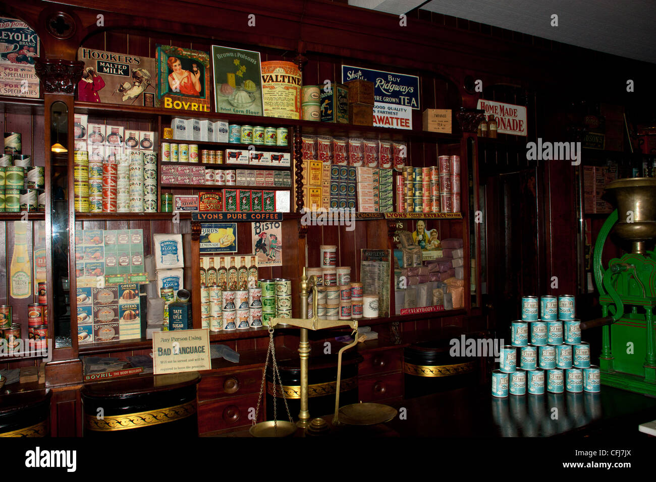 Early 1900s grocery store hi-res stock photography and images - Alamy