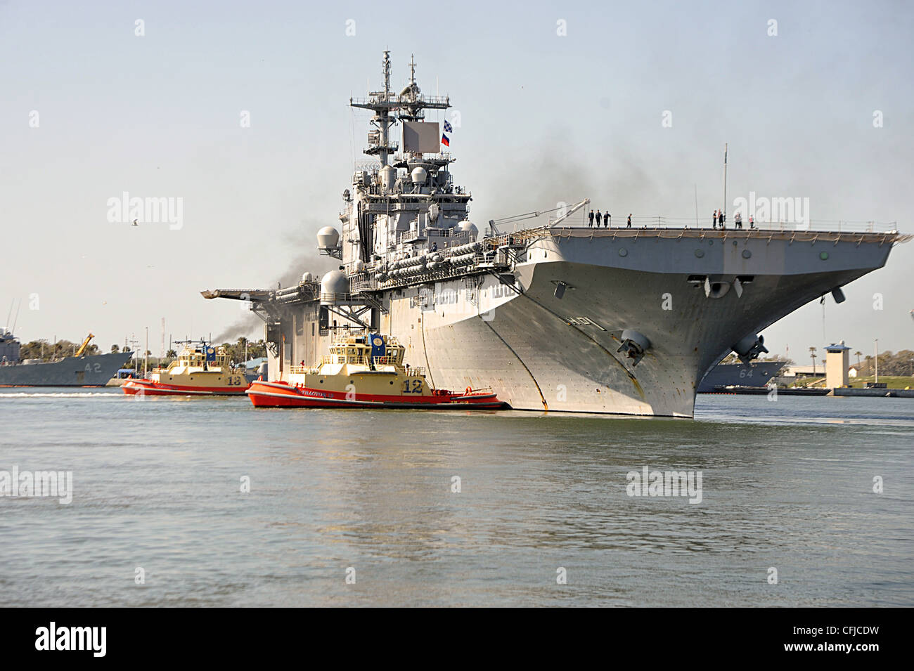 Amphibious assault ship uss wasp lhd 1 hi-res stock photography and ...