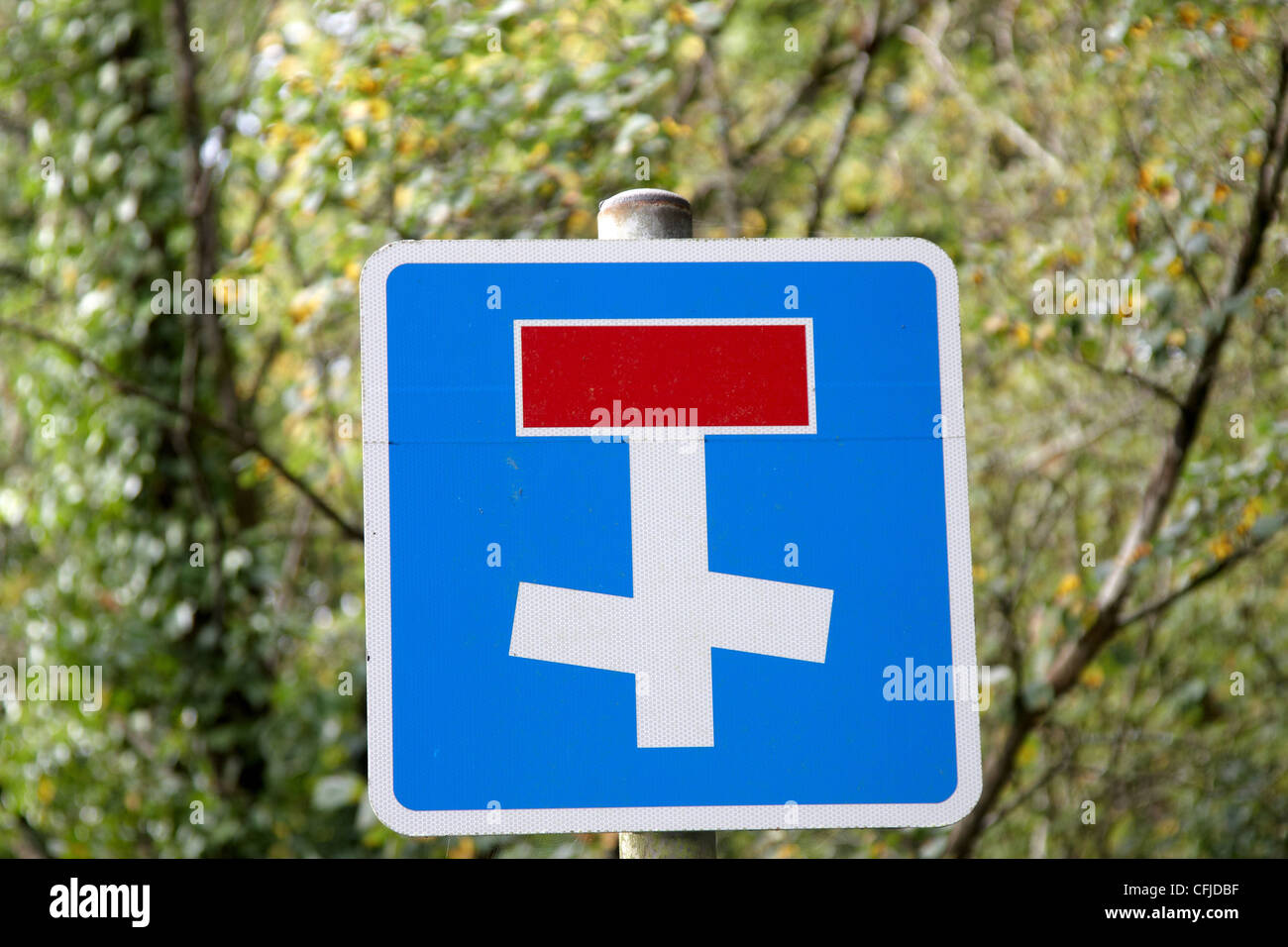 No through road sign hi-res stock photography and images - Alamy