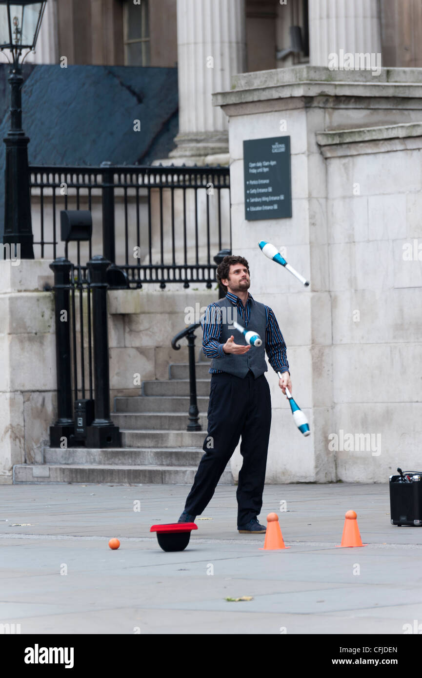 Trafalgar square busker hi-res stock photography and images - Alamy