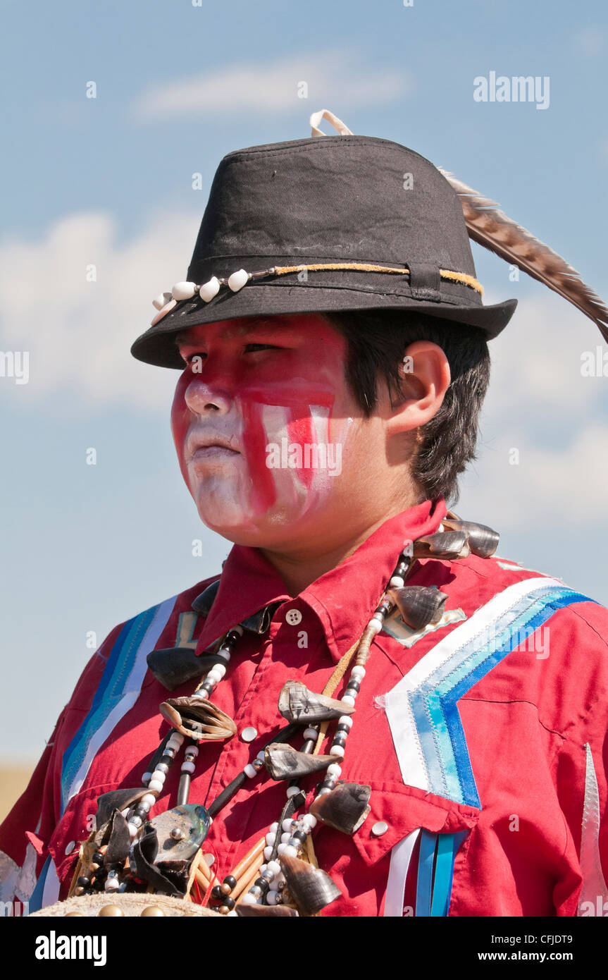 Blackfoot young man in traditional regalia, Siksika Nation Pow-wow ...