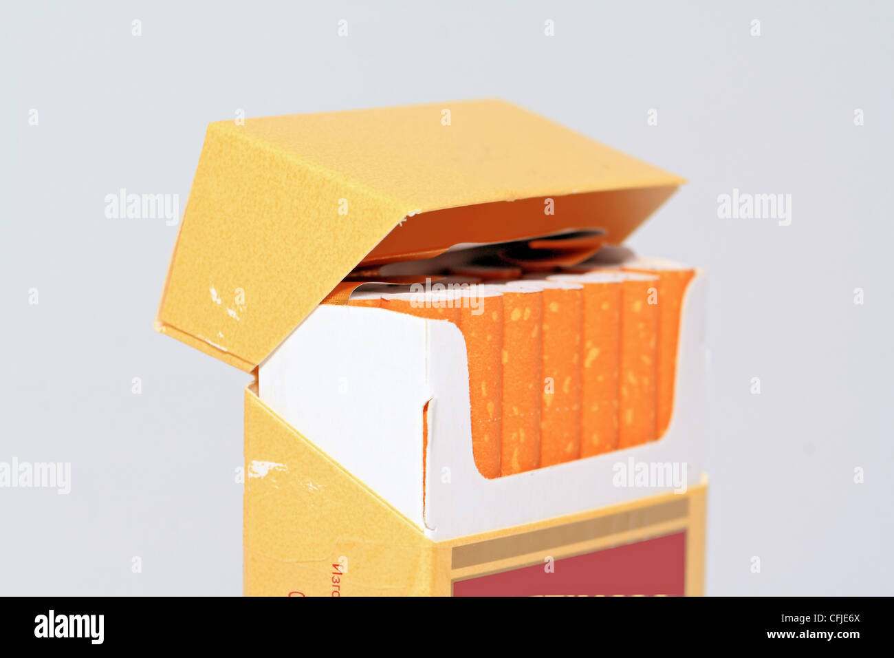 Red packet of cigarettes hi-res stock photography and images - Alamy