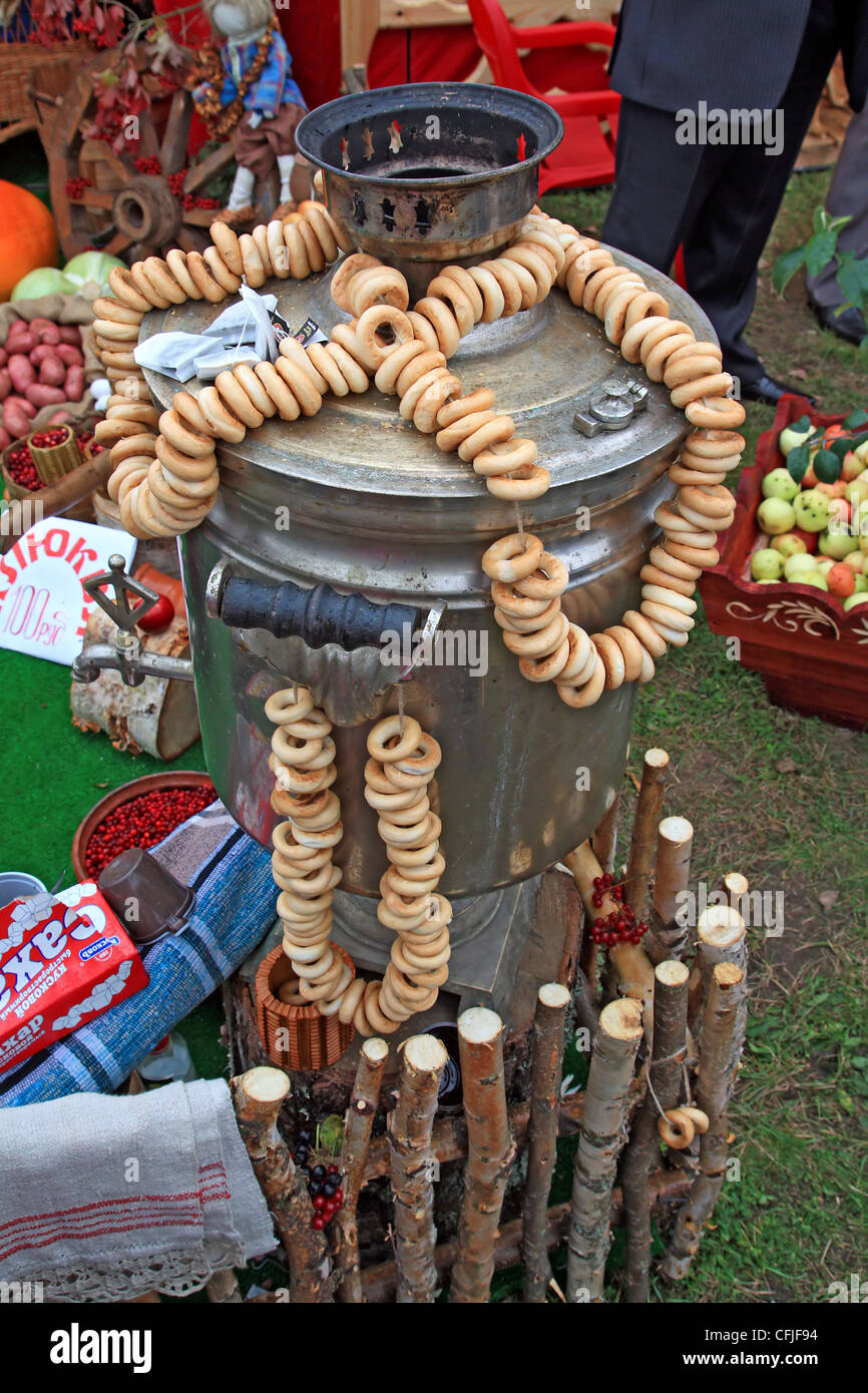 Painted samovar hi-res stock photography and images - Alamy