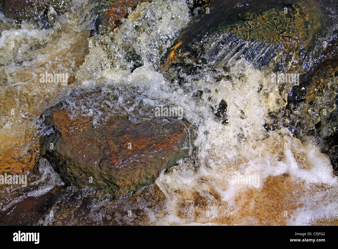 quick river flow amongst stone Stock Photo - Alamy