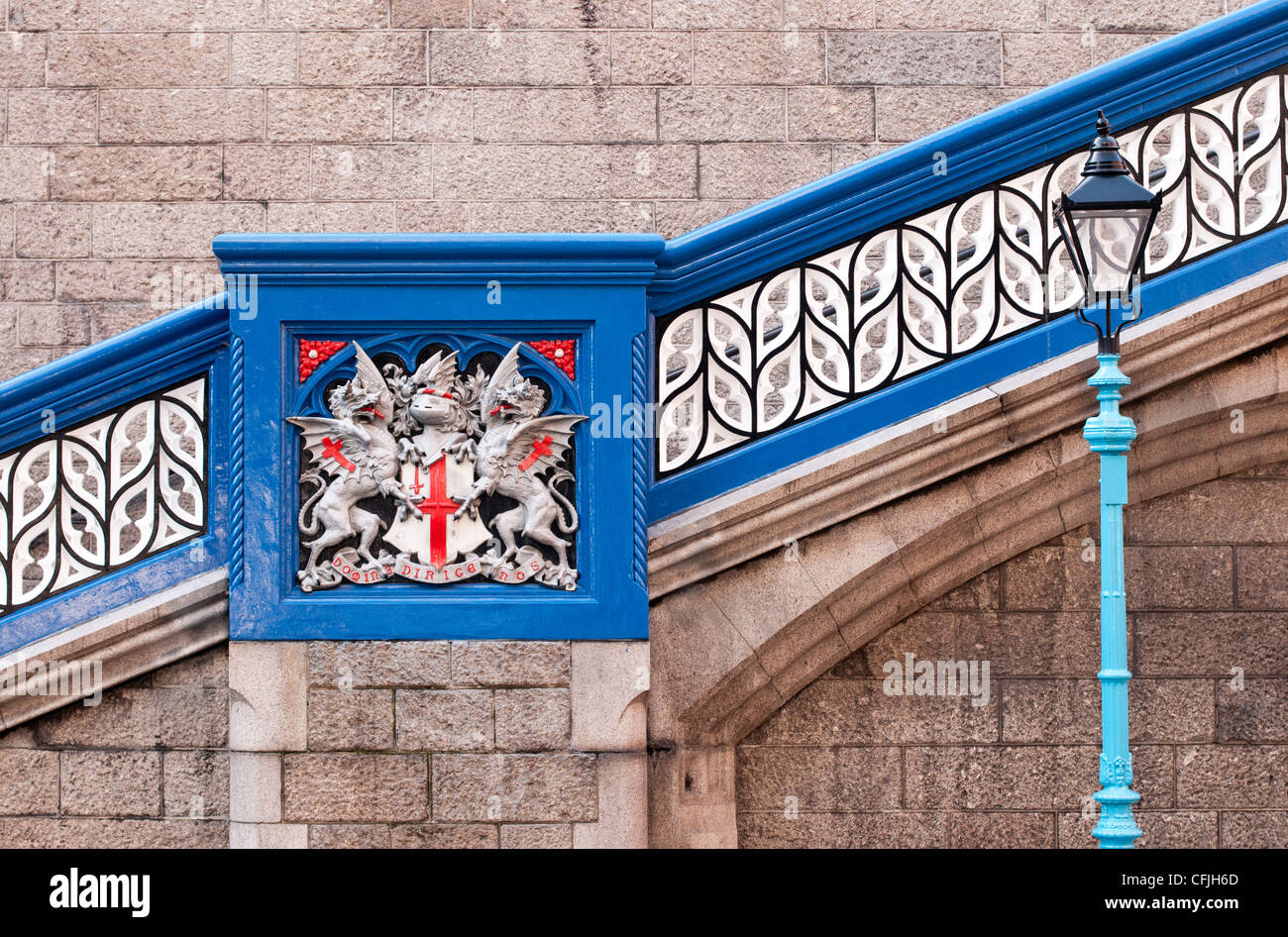 Coat arms london tower bridge hi-res stock photography and images - Alamy