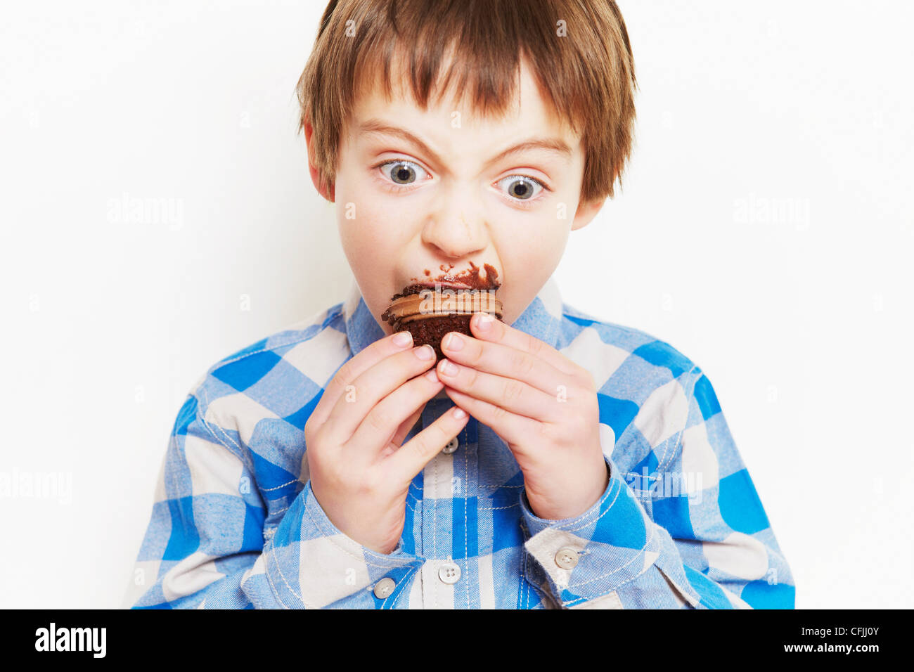 Boy eating a cupcake hi-res stock photography and images - Alamy