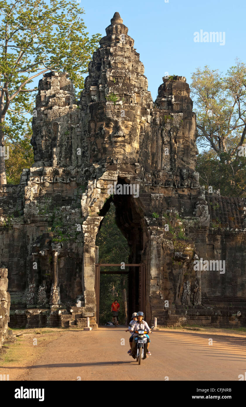 Gate entrance to angkor thom hi-res stock photography and images - Alamy