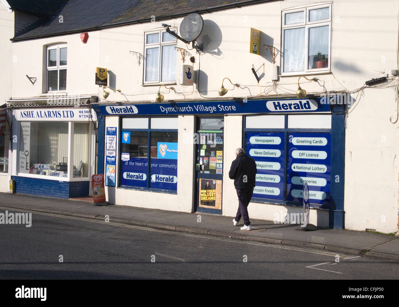 Small shop newsagent hi-res stock photography and images - Alamy