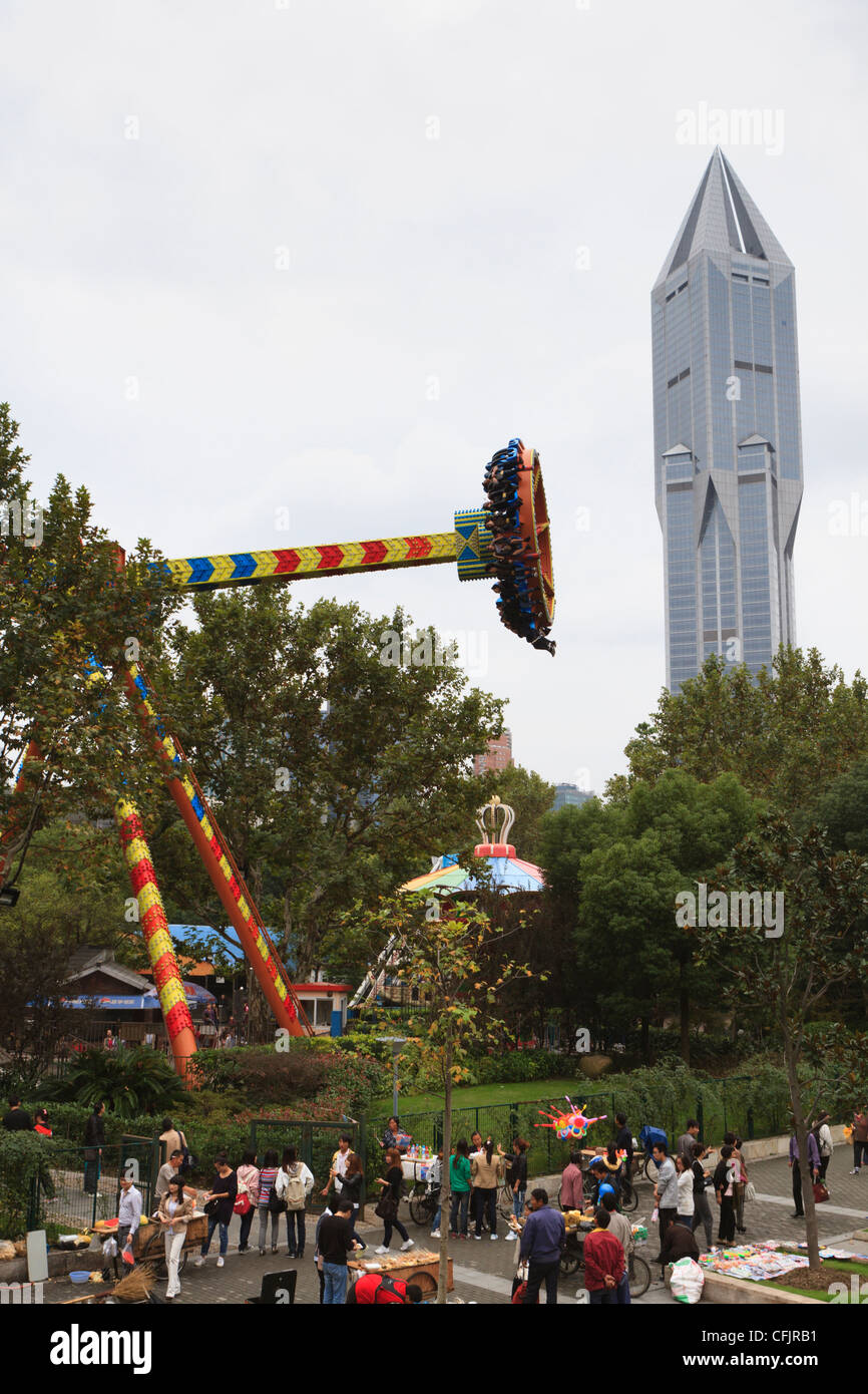 Funfair rides hi-res stock photography and images - Alamy