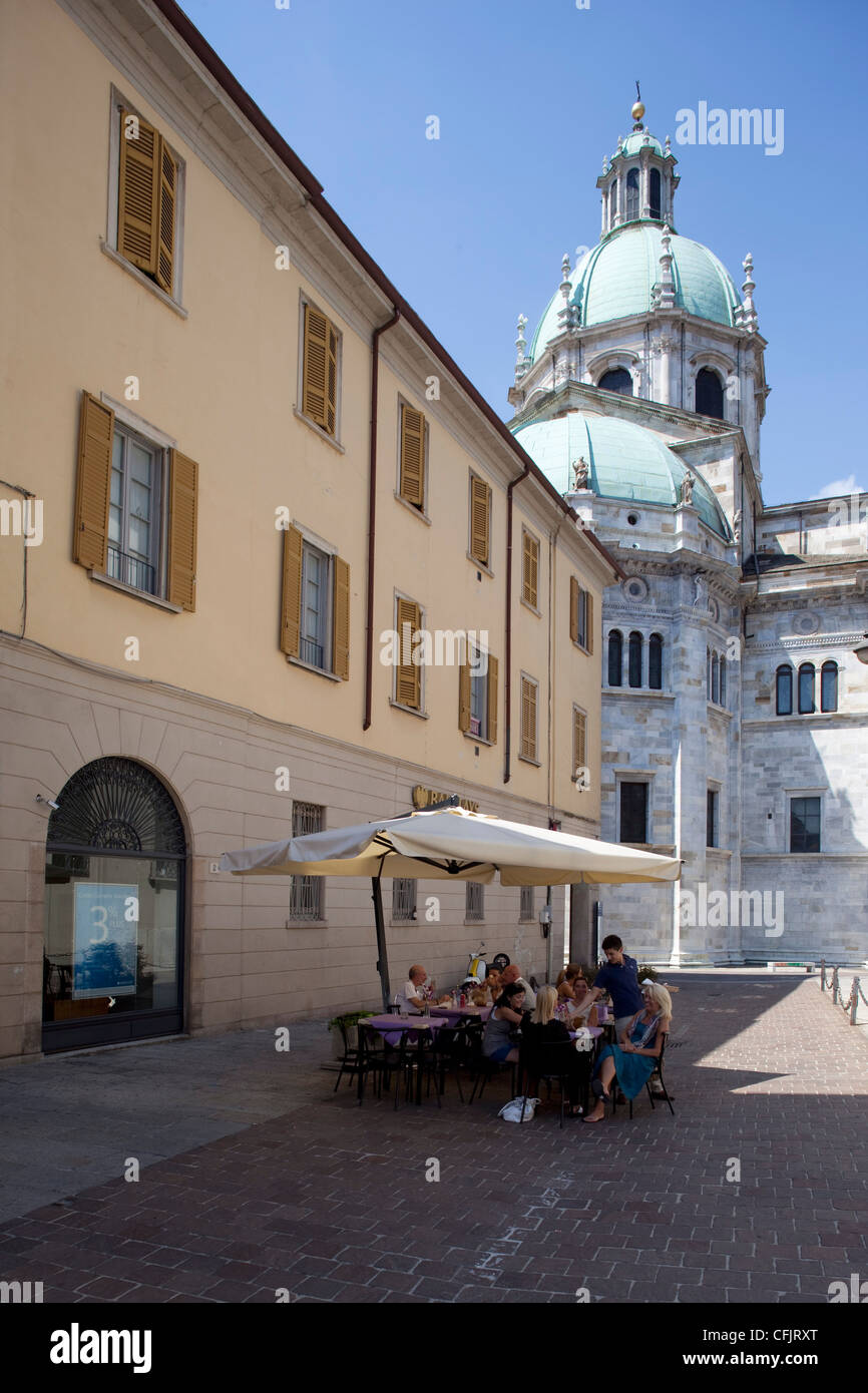 Duomo and cafe, Piazza del Duomo, Como, Lake Como, Lombardy, Italian ...