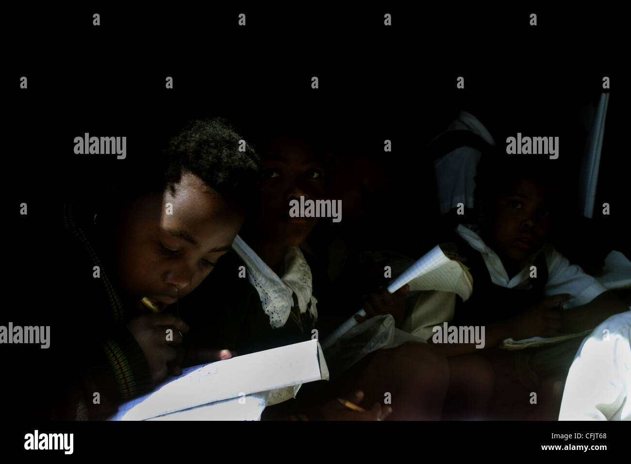 Learners at the Vuyolwethu Combined School in Rondebult in the East ...