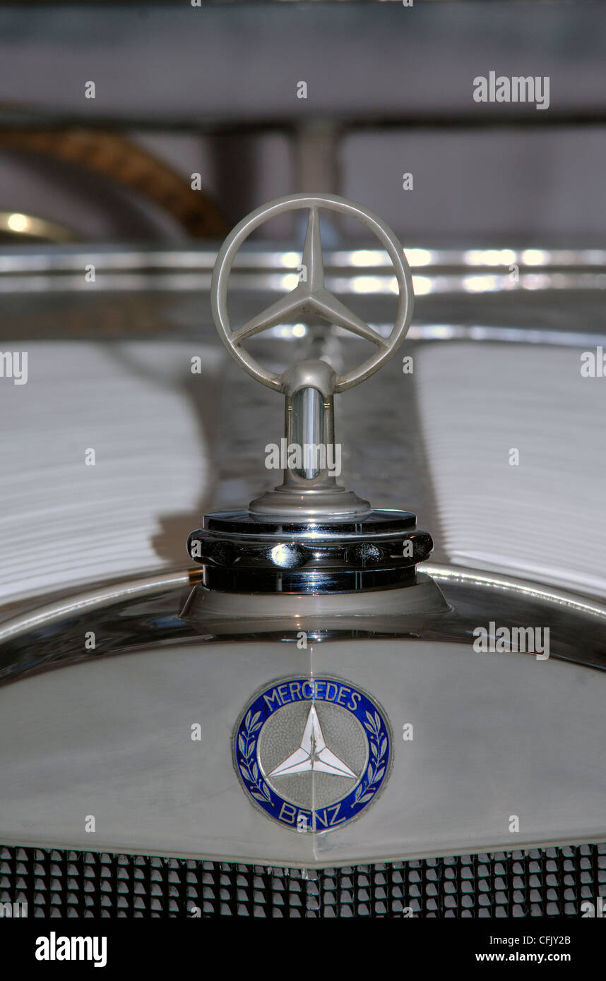 Mercedes benz mascot hi-res stock photography and images - Alamy