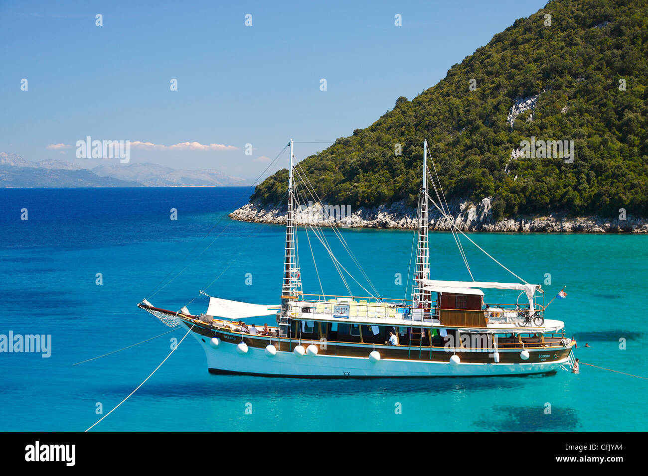 Cruise ship in Divna bay, Peljesac peninsula, Croatia Stock Photo - Alamy