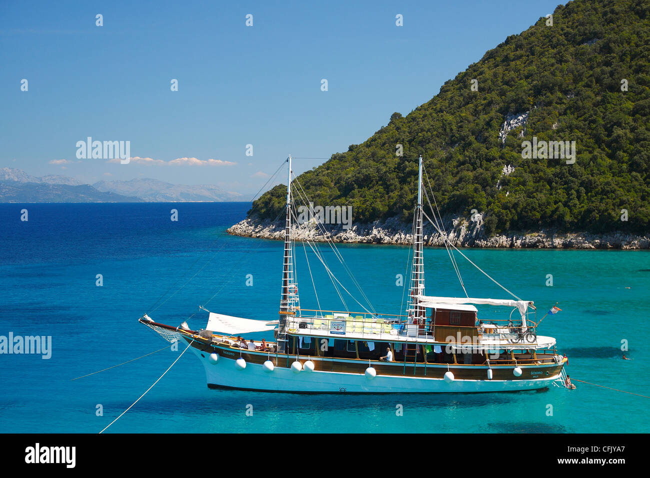 Cruise ship in Divna bay, Peljesac peninsula, Croatia Stock Photo - Alamy