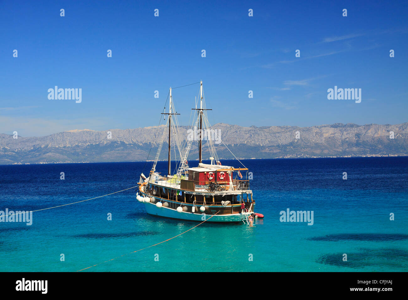Cruise ship in Divna bay, Peljesac peninsula, Croatia Stock Photo - Alamy