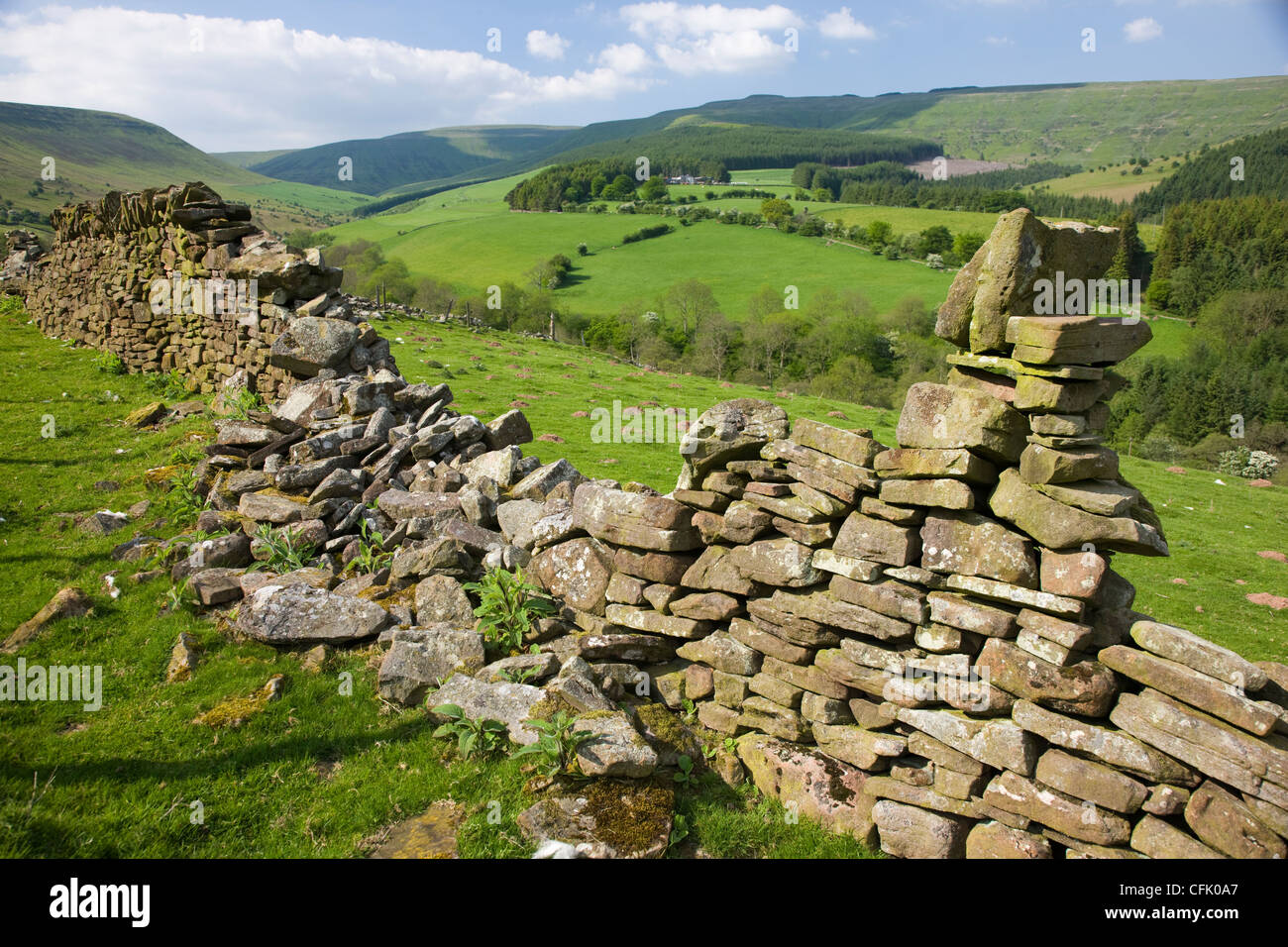 Falling walls hi-res stock photography and images - Alamy