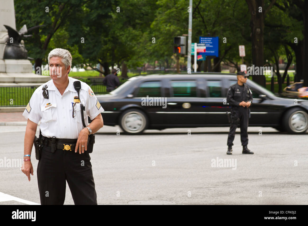 President Obama taking thePresidential car;leaving the whitehouse with ...