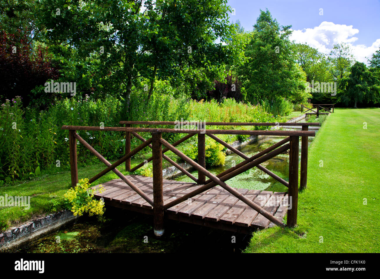 Water feature rill hi-res stock photography and images - Alamy