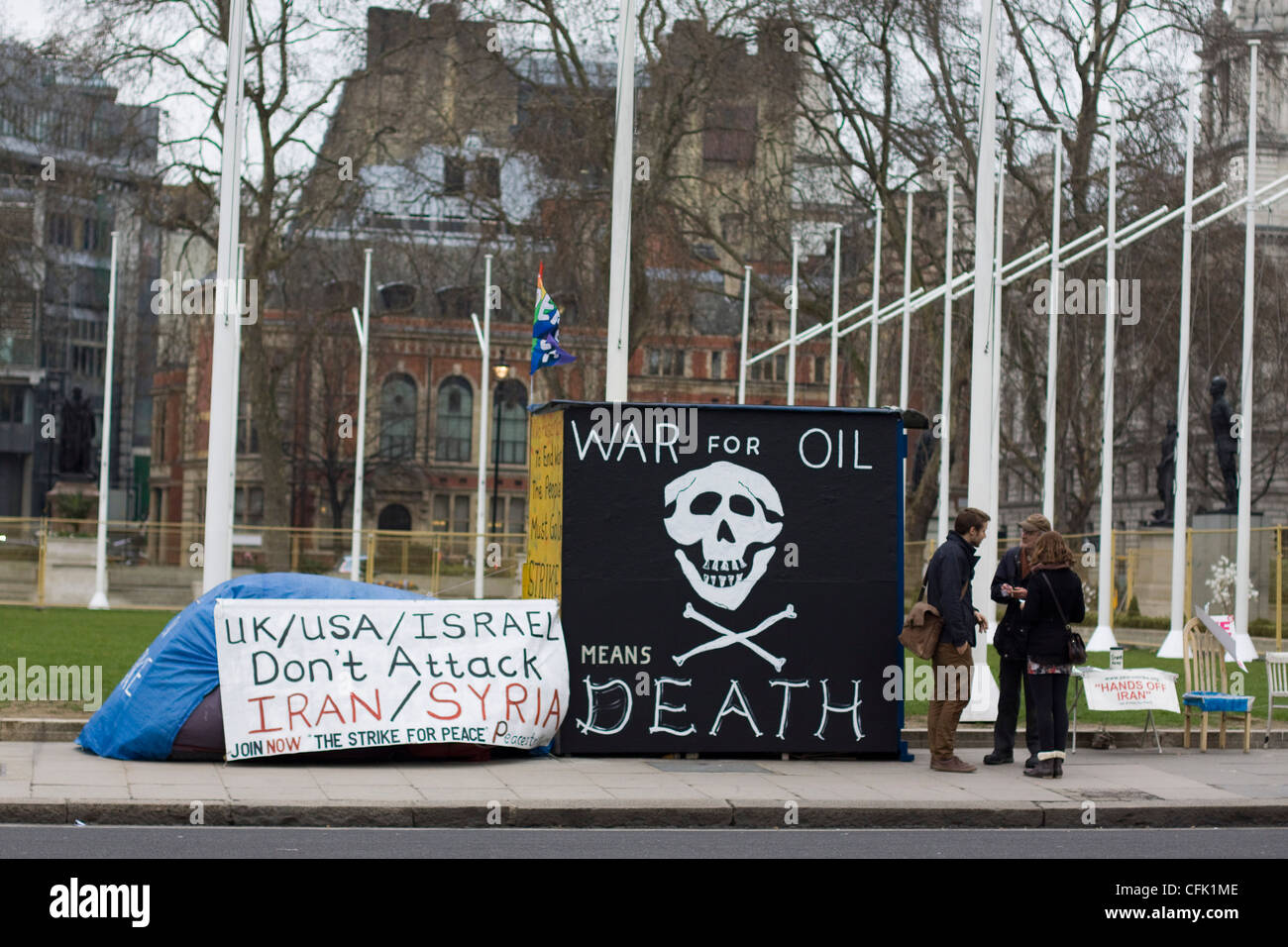 Oil protest signs hi-res stock photography and images - Alamy