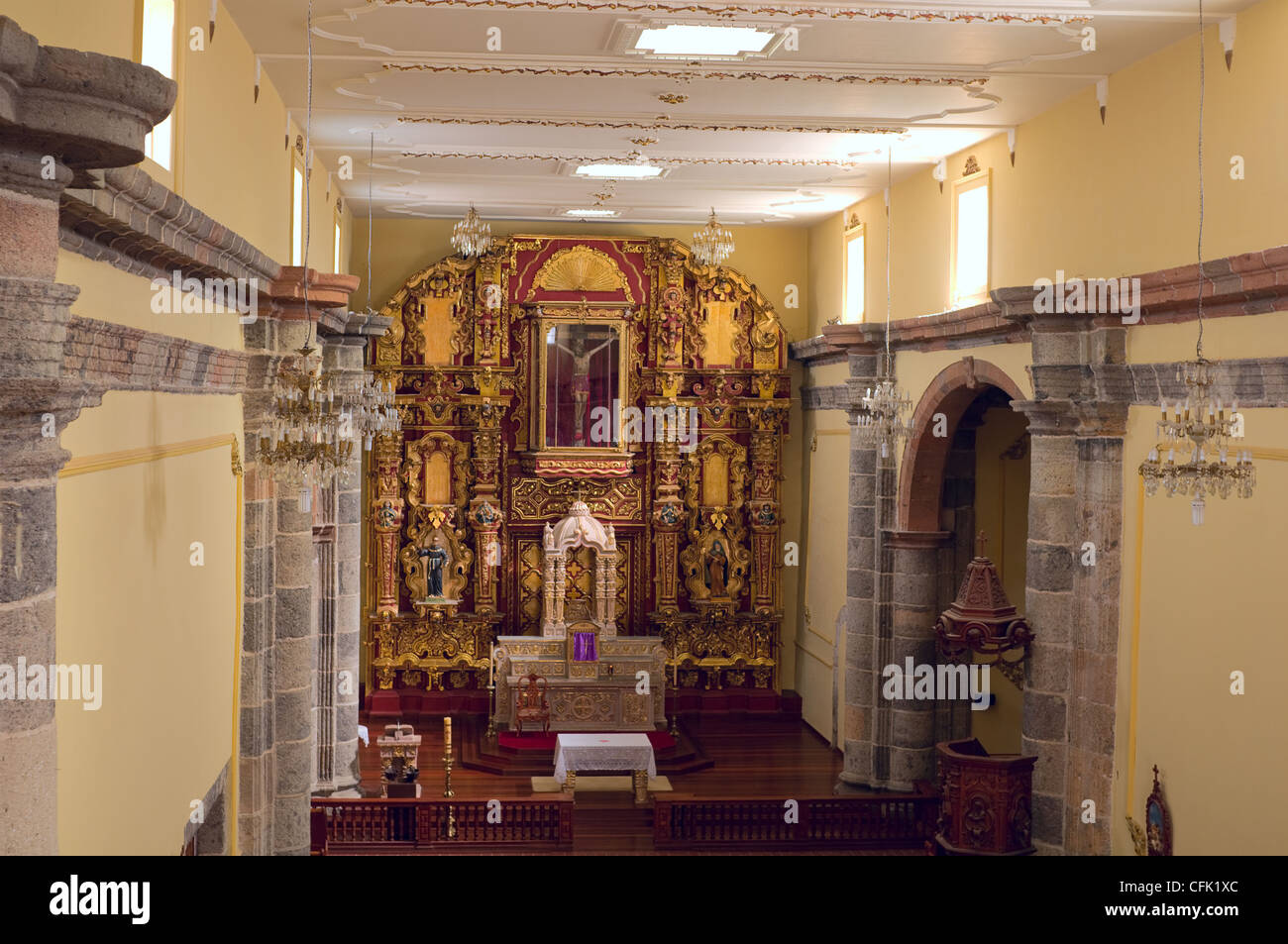 Tabernacle catholic altar hi-res stock photography and images - Alamy