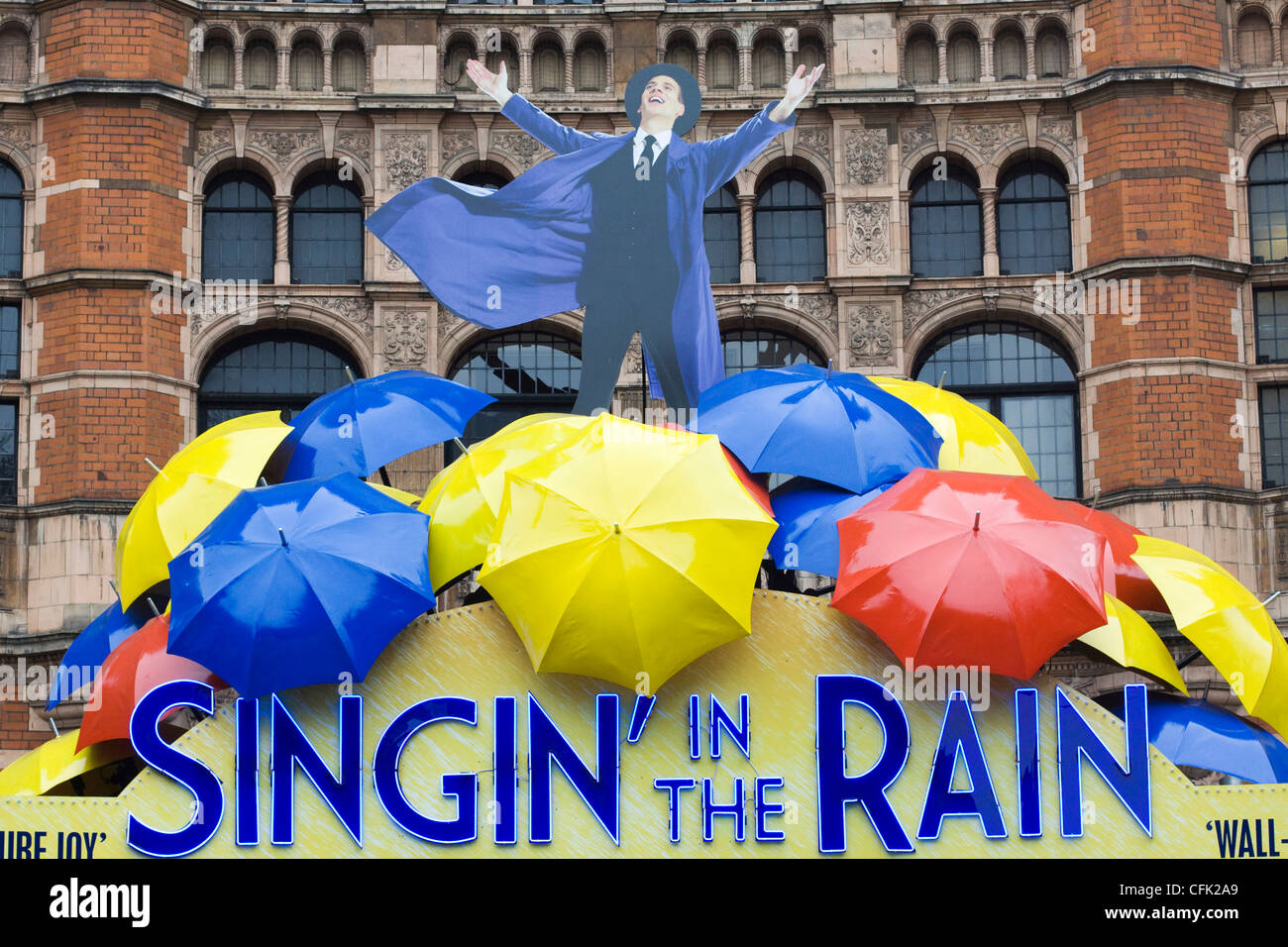 Singing in the rain hi-res stock photography and images - Alamy