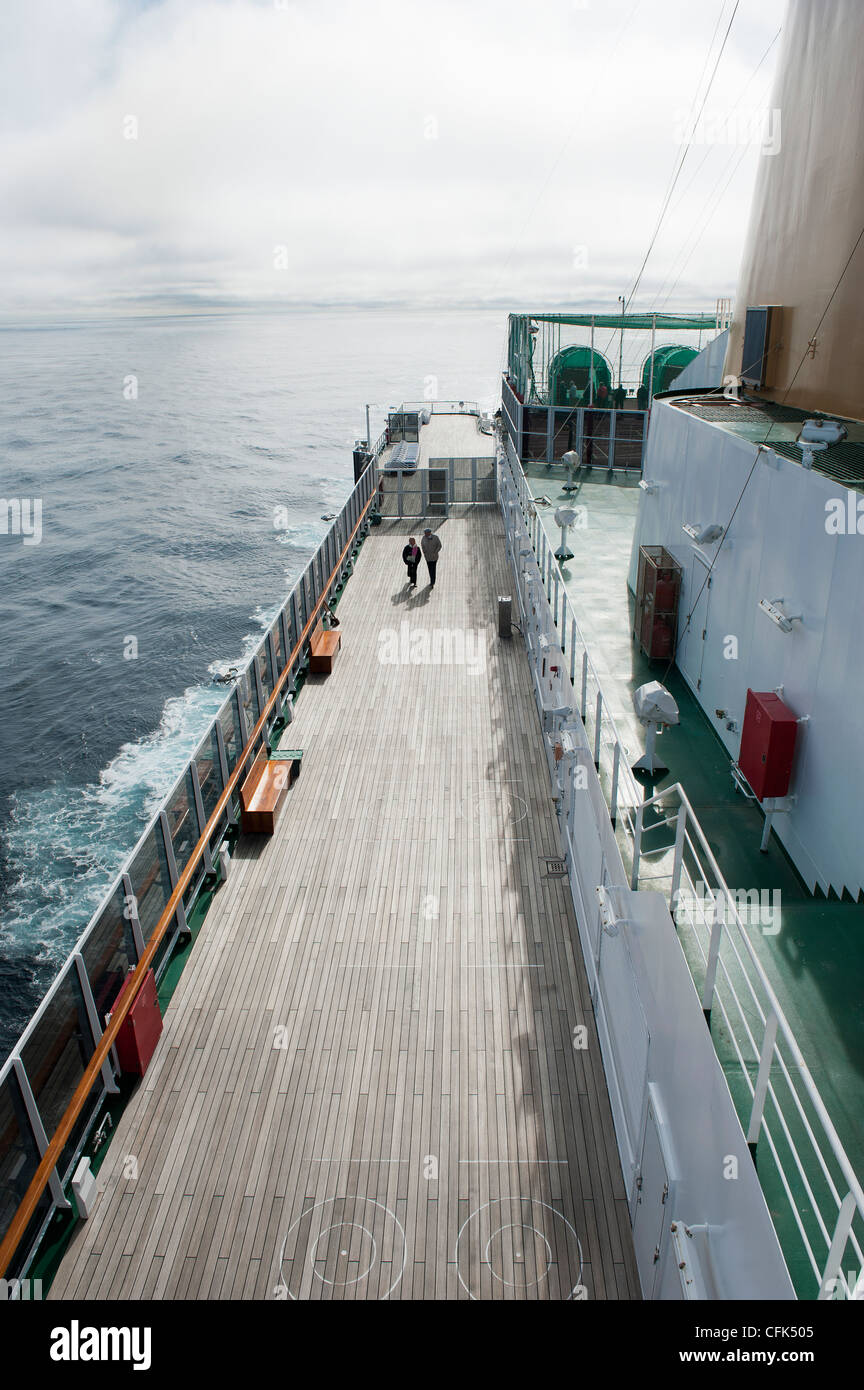 One of the open decks onboard the P&O Cruise Ship Arcadia Stock Photo ...
