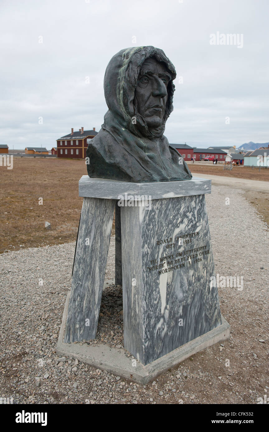 Statue roald amundsen hi-res stock photography and images - Alamy