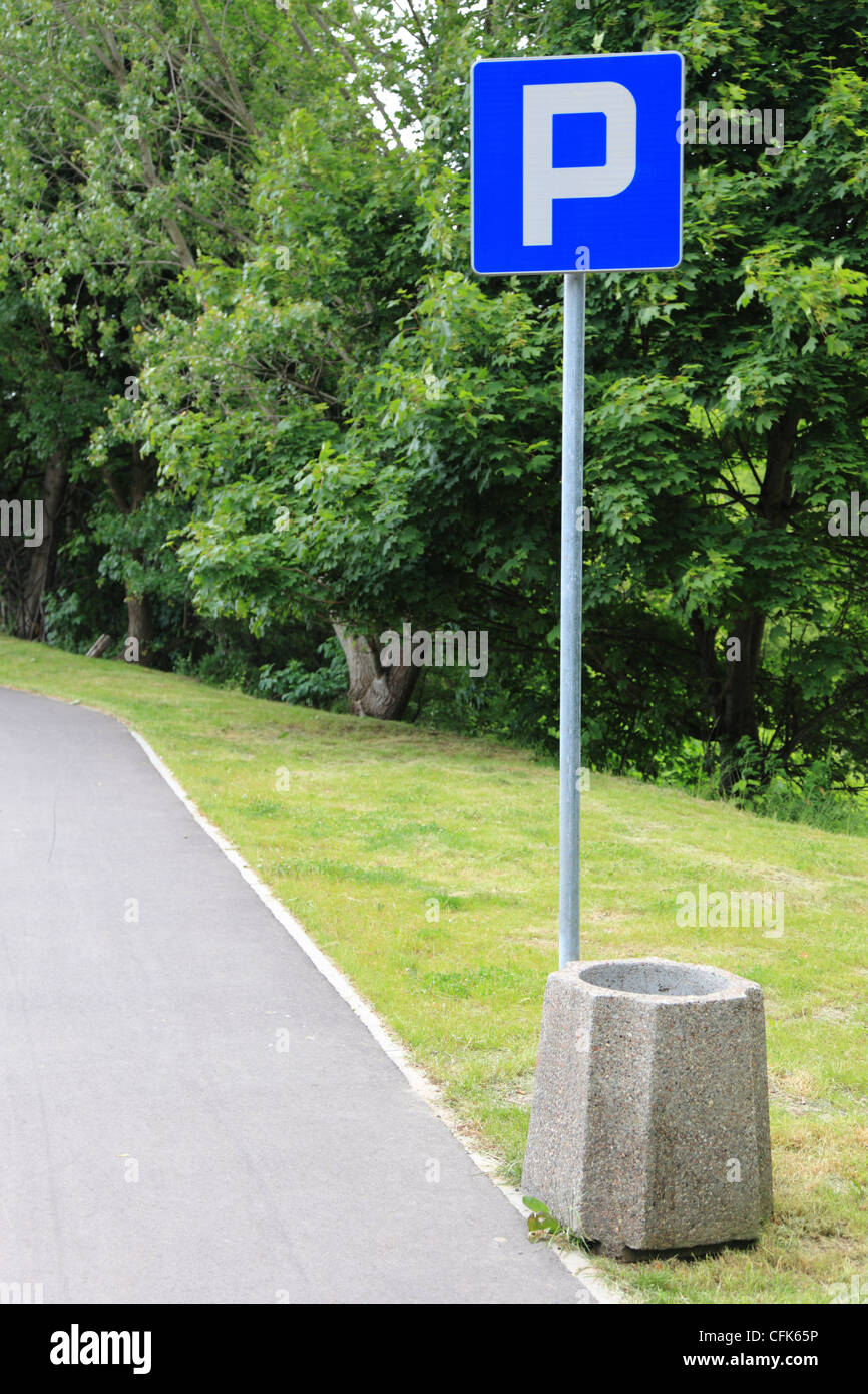 parking signal in a forest park Stock Photo - Alamy