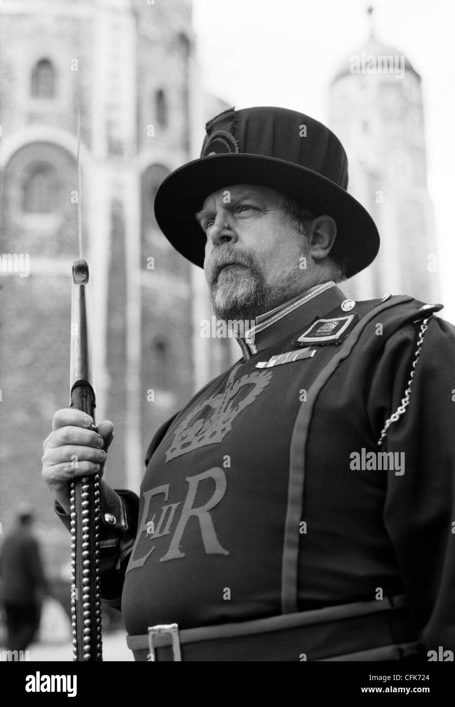 Beefeater - The guards at the Tower of London Stock Photo - Alamy